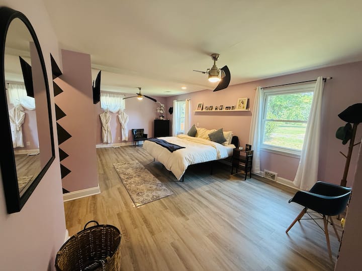 The Lavender Suite King Room No Pets - Winston-Salem, NC