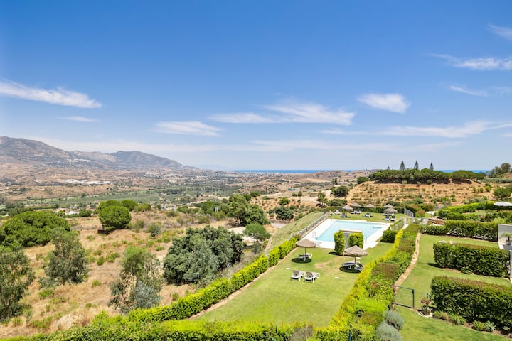 Beautiful Penthouse W. Panoramic View, Pool & Golf - La Cala de Mijas