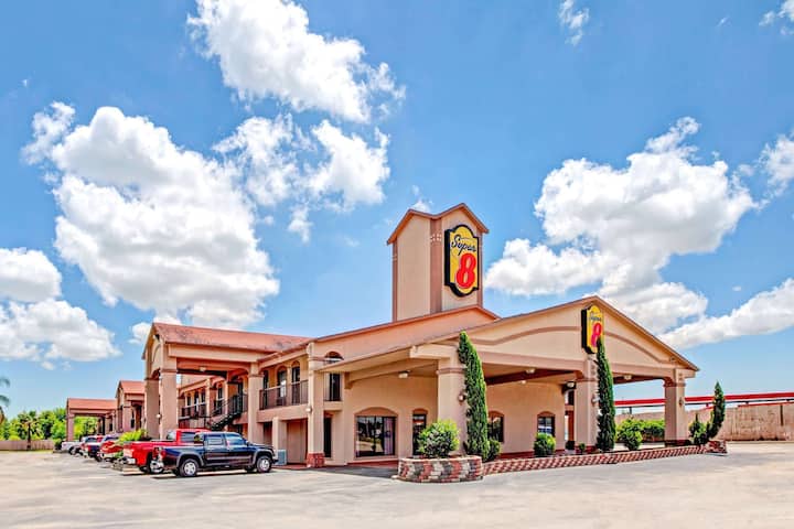 Super 8 Baytown | Studio 2 Queen | Raceway - Baytown, TX
