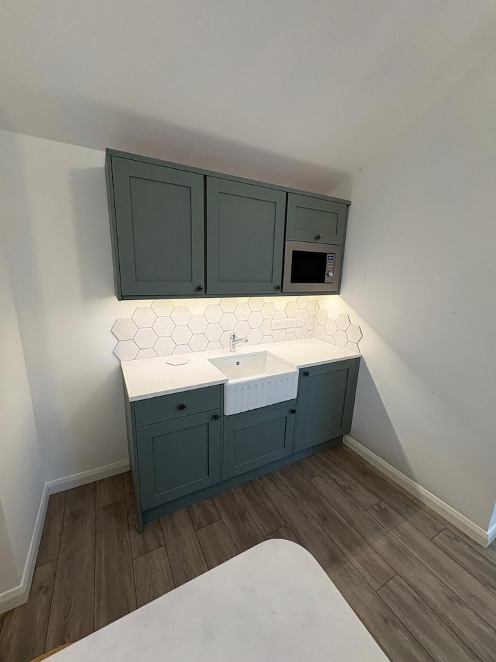 The Beehive. 1 Bed Studio. - Swanage