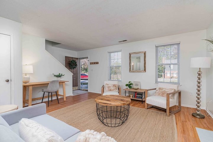 Beside Hospital & Interstate! - Columbia, SC