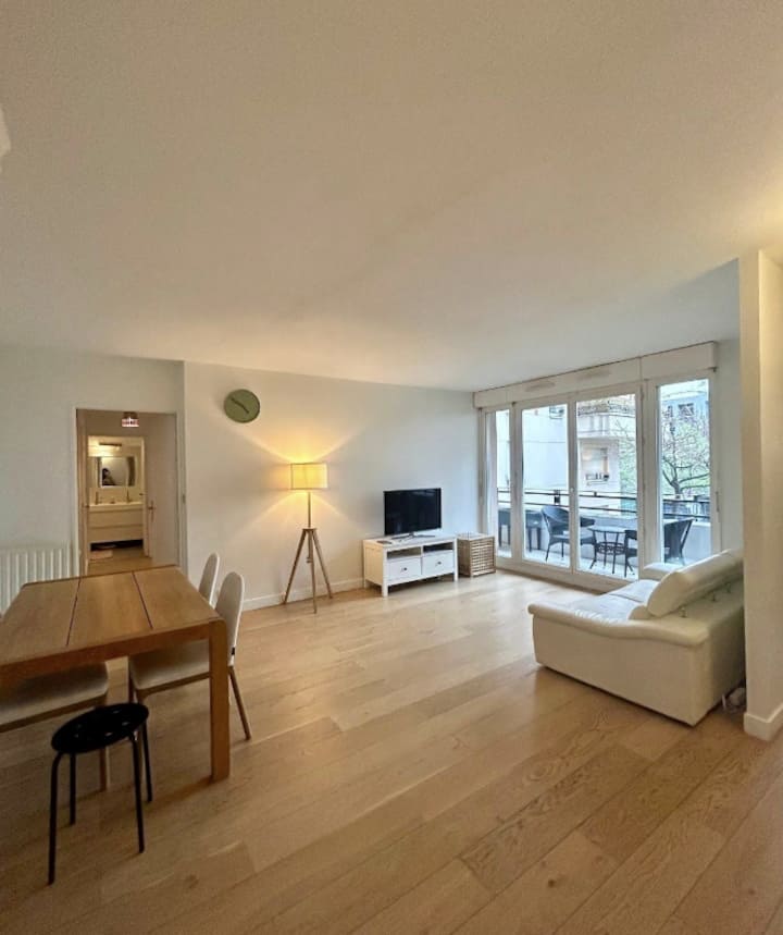 Appartement Lumineux Avec Balcon  La Défense - Courbevoie