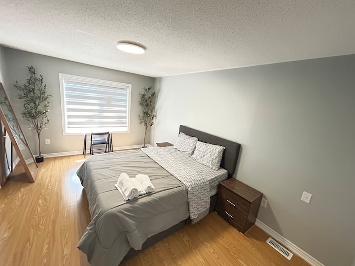 Home Wt 7 Beds12+guest Comfy Parkin Wi-fi Netflix - Brampton