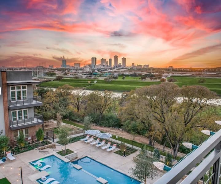 Luxury Home Away From Home - Stop 6 - Fort Worth