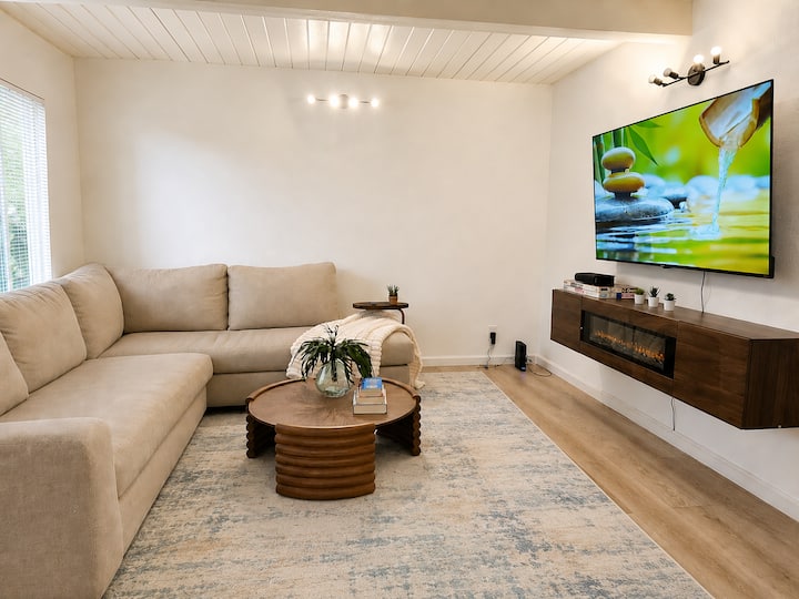 Silicon Valley Bungalow With Large Enclosed Yard - Redwood City, CA