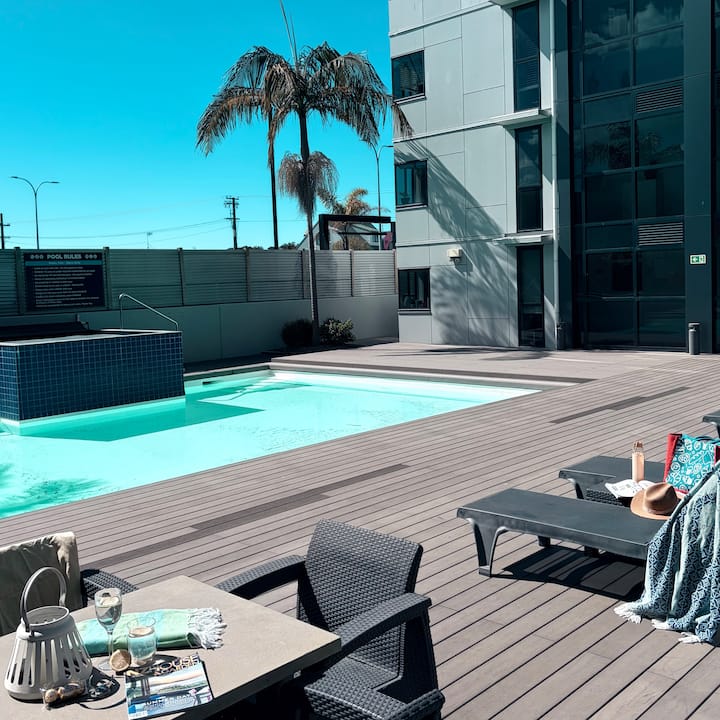 Central Style - The Mount: With Pool, Spa & Gym. - Tauranga