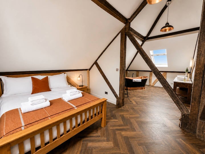 York Group Stay | 4 King Bedrooms | Sleeps 12 - York