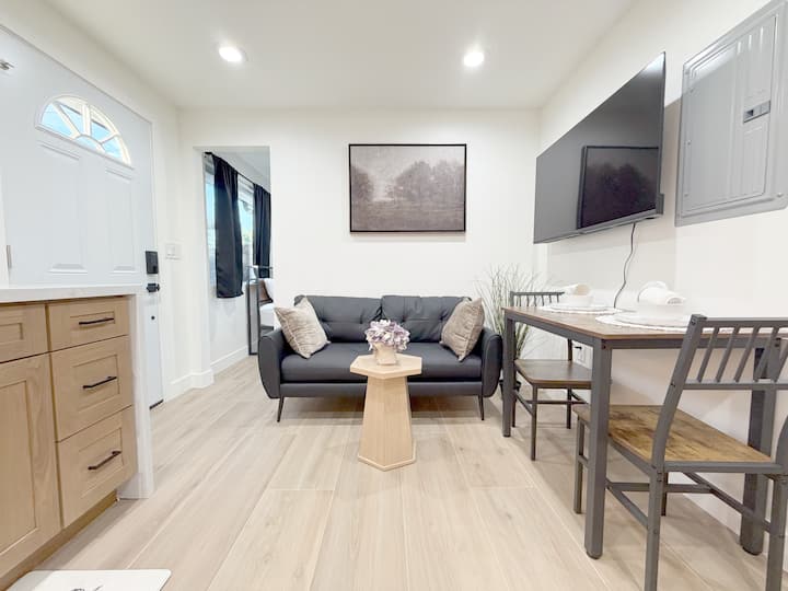 Sleep 5| 2bd 1ba| Disneyland| Anaheim Cc - Anaheim, CA