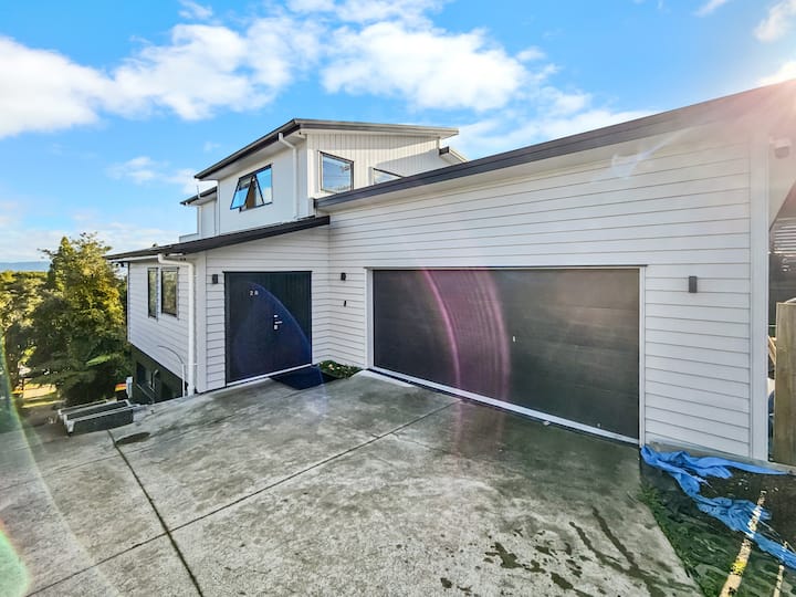 Birkenhead Bliss | Serene 4bed Home | Quiet, Views - Auckland