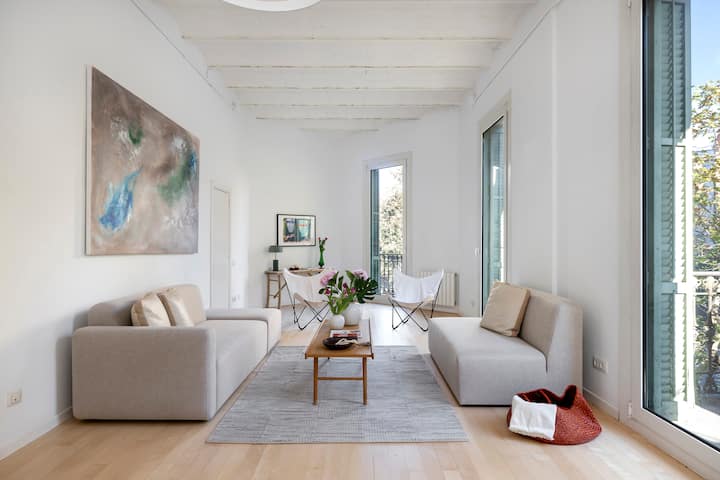 Bright Modernist Home In Eixample - Barcelona