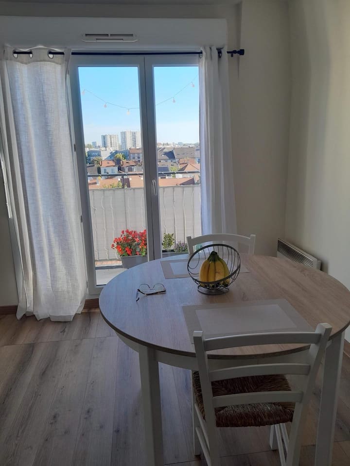 Apartamento Simples E Confortável - Aubervilliers