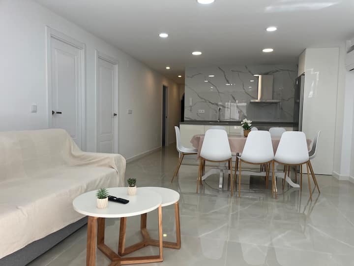 Gran Apartamento De 130 M², En El Centro - Torre del Mar