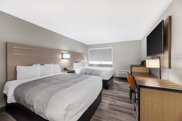 3 Rooms Near Attractions | City Market - 5.4 Miles - Kansas City, MO