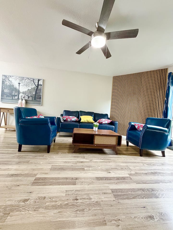 Home In Braeswood. Life, Live, Work. - 休斯敦