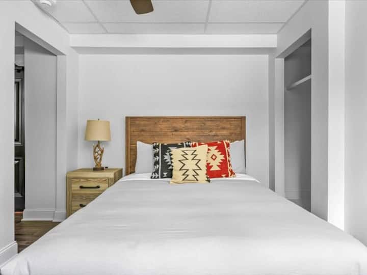 Downtown Asheville Queen Suite - Asheville, NC