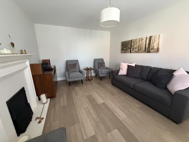 Modern Detached House With Parking - Sherborne