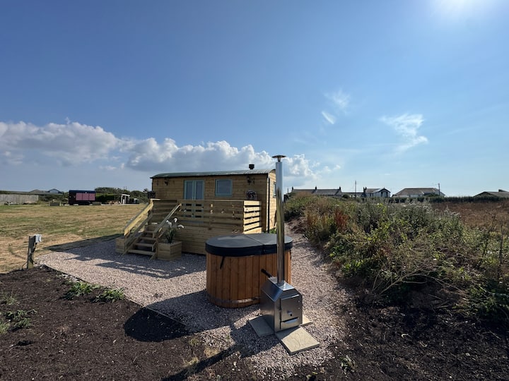 Luxury Shepherd Hut With Hot Tub & Sea Views - Mawgan Porth