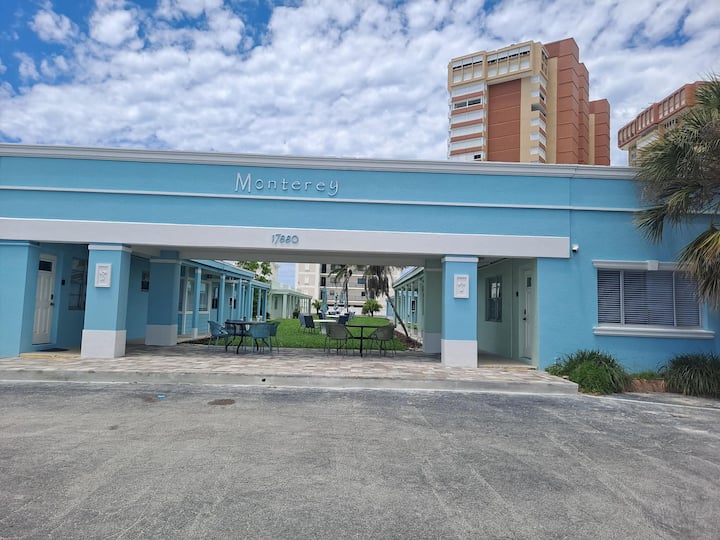 Monterey Condo-motel, 1-bedroom Unit On The Beach. - Redington Shores, FL