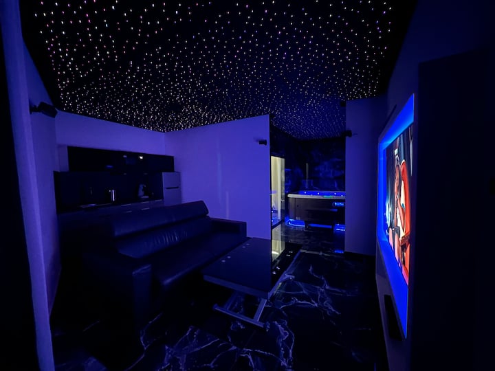 Suite Astra - Spa Privé - Cinéma Privé - Marseille
