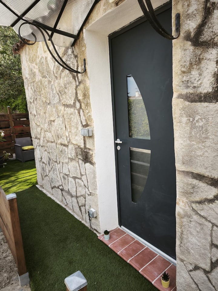 Joli Studio Rénové En Provence Avec Extérieur - La Bouilladisse