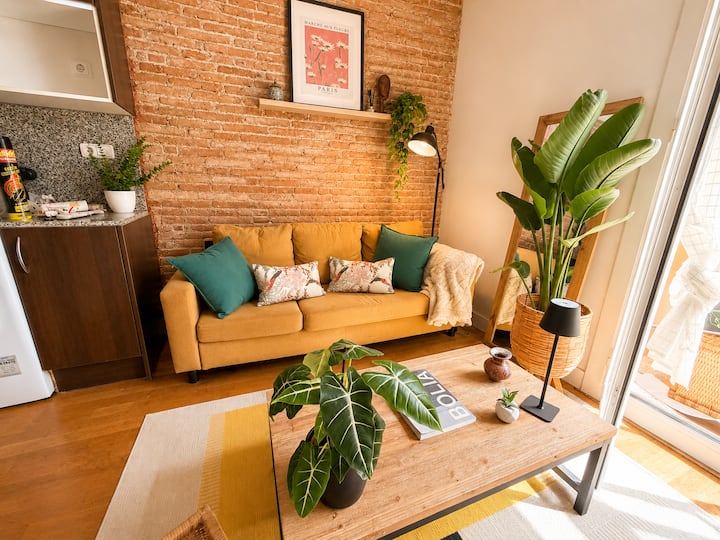 Central Apartment / Ac / Hi-speed Wi-fi / Balcony - Barcelona