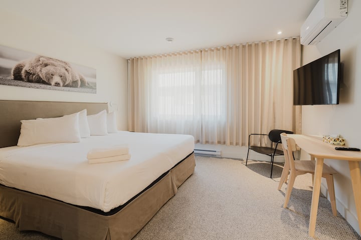 Cozy Tremblant King Suite (B)| Shuttle - Mont-Tremblant