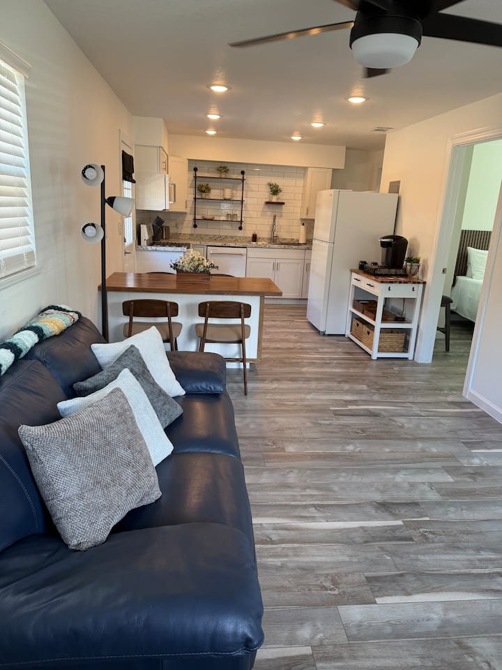 Pet Friendly 2br Downtown Winter Garden +Disney - Winter Garden, FL