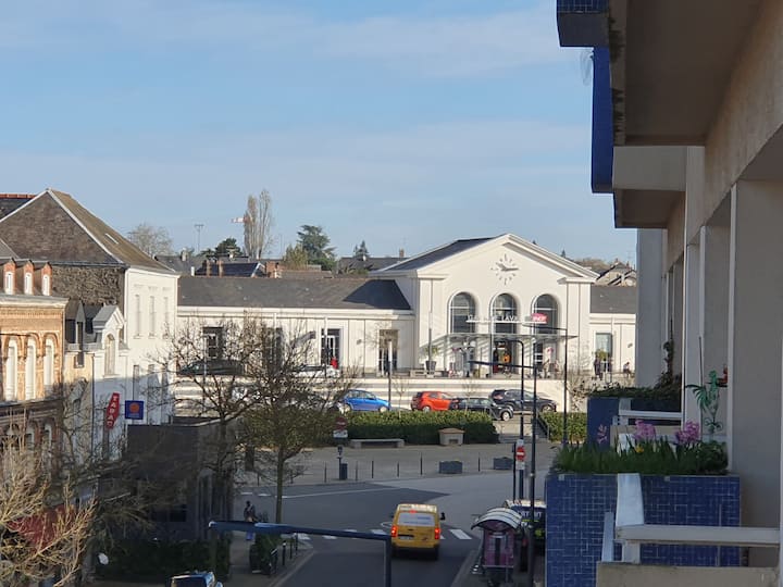 Appartement 100 M De La Gare Garage Privé - Laval