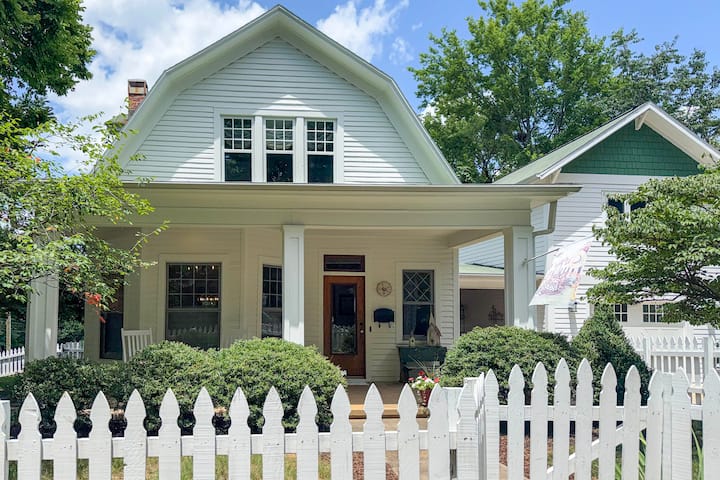 Walk To Square And U Of A | Historic Home - Fayetteville, AR