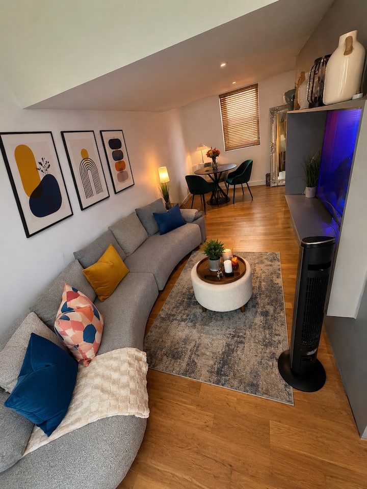 Stylish Home Near Mediacity Uk | Hot Tub |Parking - Manchester