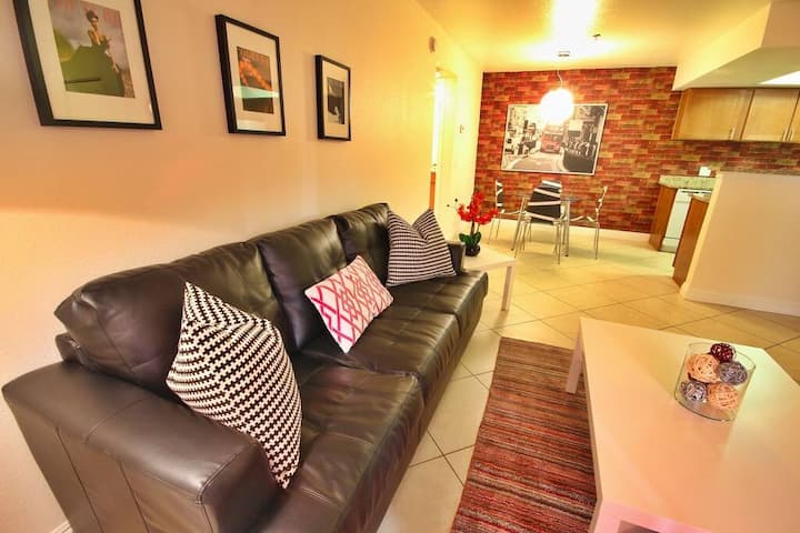 Brick House Suite, Entire Condo 1/1 Close To Strip - Las Vegas