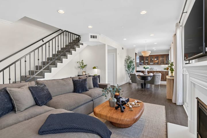 Luxury Townhouse - Beverly Hills