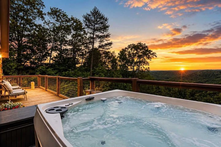 Amazing View Cabin /Hot Tub /Fire Pit /Lake Nearby - Monteagle, TN