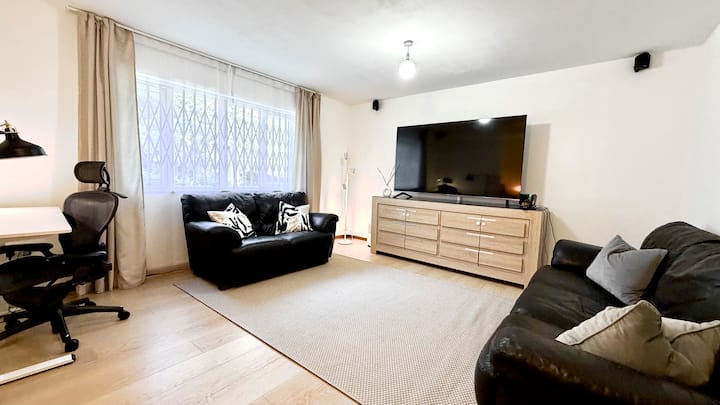 Spacious Entire Flat Near Sutton High Street - Epsom