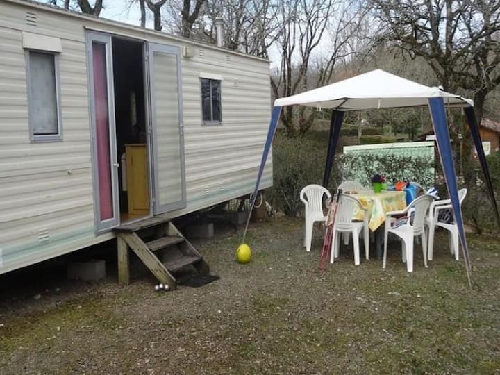 Mobil Home Ancien, Animaux Admis - 5 Pers. - Le Roc