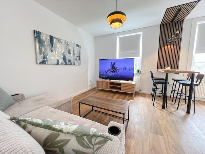 Modern 2br Apartment With Free Parking - Queensferry