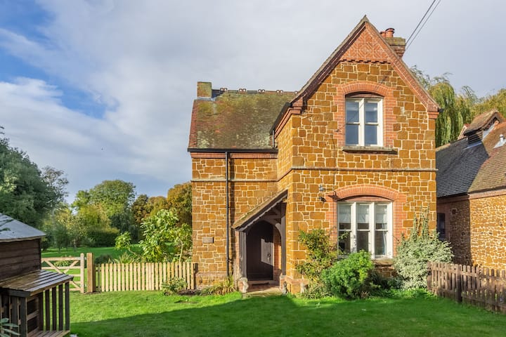 Coachman's Cottage - Hunstanton