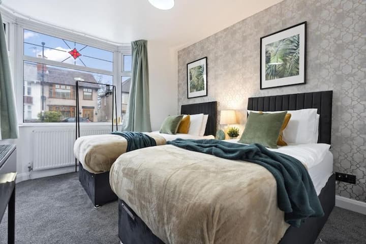Elegant 4bdr | Parking | Long Term Stays Allowed - Nuneaton