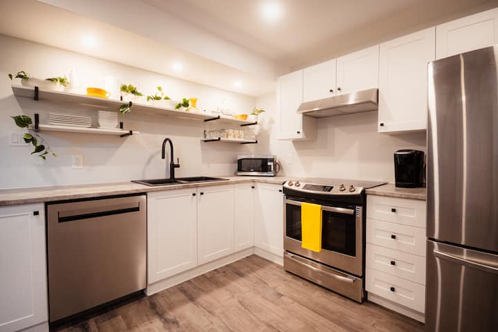 Full Kitchen, Laundry, Walk To Amenities | Nepean - Ottawa