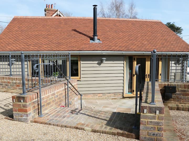This Beautiful Lodge Sits Near The Village, Newick - Brighton and Hove