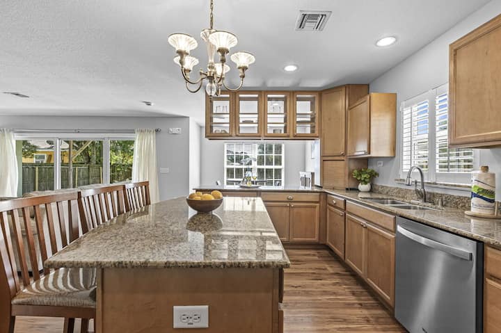 Gorgeous Petfriendly 3br Home  Vero Beach! - Vero Beach, FL