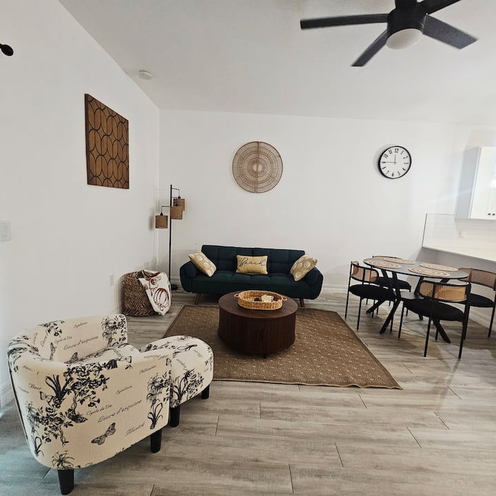 Spacious Duplex Quiet Stay - Lehigh Acres, FL