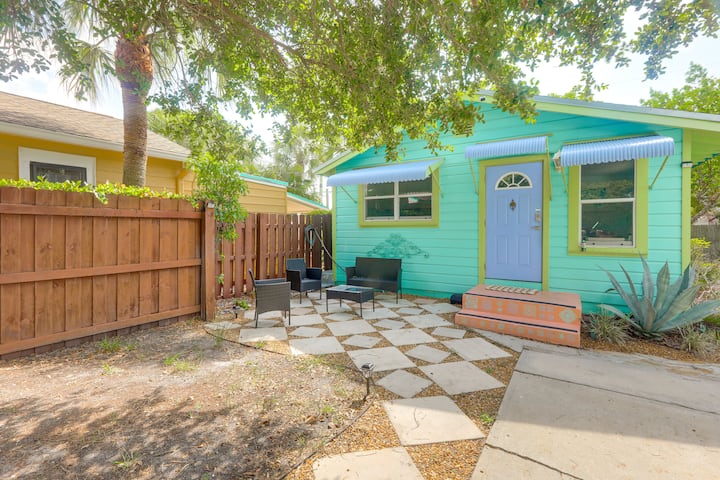Walkable Dtwn Spot! Bright Bungalow Near Beach - Lake Worth, FL