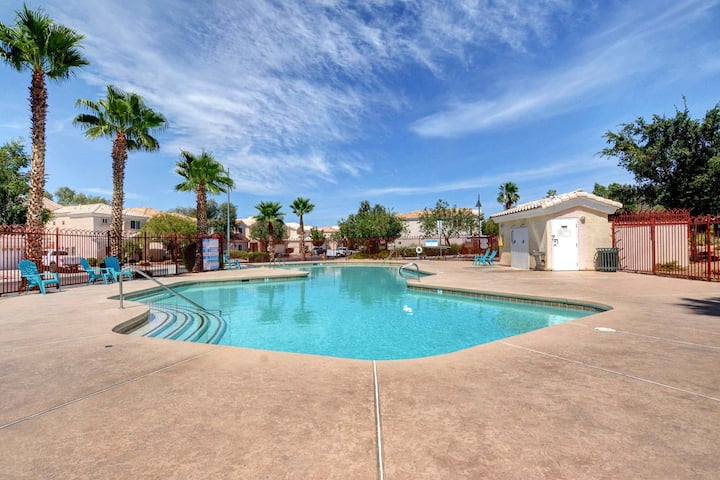 Gated 2br End-unit | Family Park, Pool & Trails - Boulder City, NV