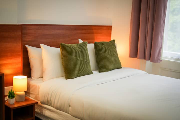 Deluxe Ensuite Studio Apartment In Holland Park - London