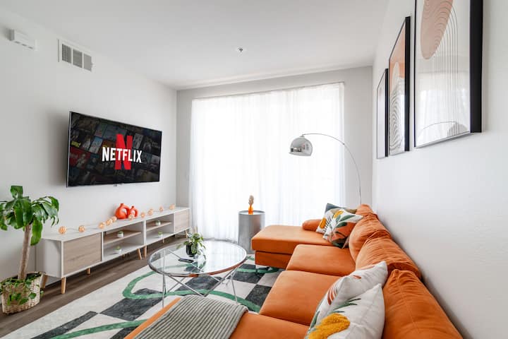 Great 2bd In Mdr! Free Parking And Pool! - Santa Monica, CA