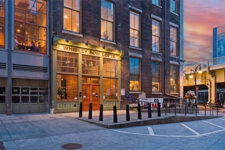 Spacious 5br Whiskey Row Loft - Louisville, KY