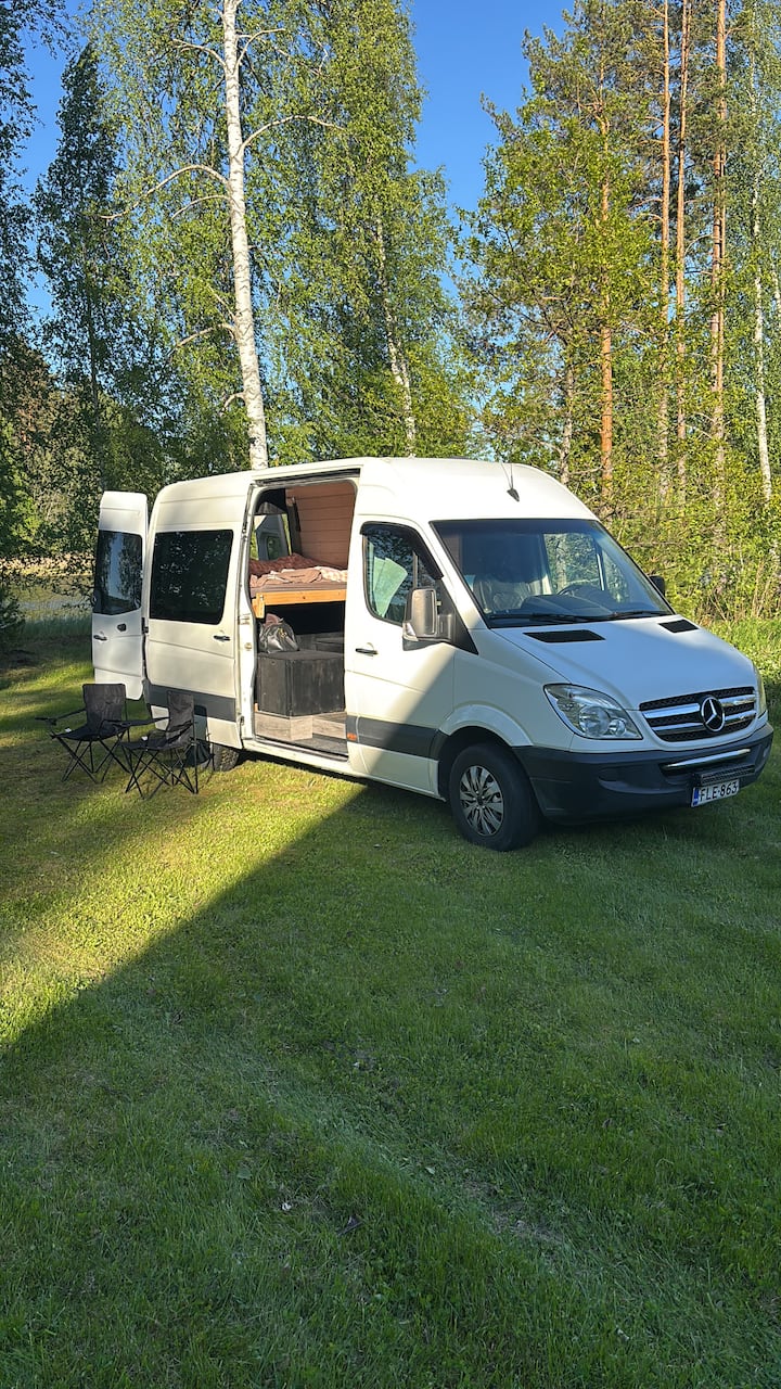 Kahden Nukuttava Matkailuauto - Tampere
