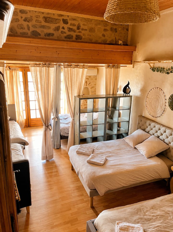 Gîte De Conviviale Et Chaleureux Avec Terrasse - Grignan