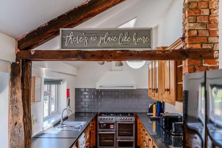 5 Bed Family House With Free Parking - アリスバーリー